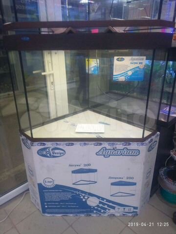 Аквариум угловой. Лагуна 200